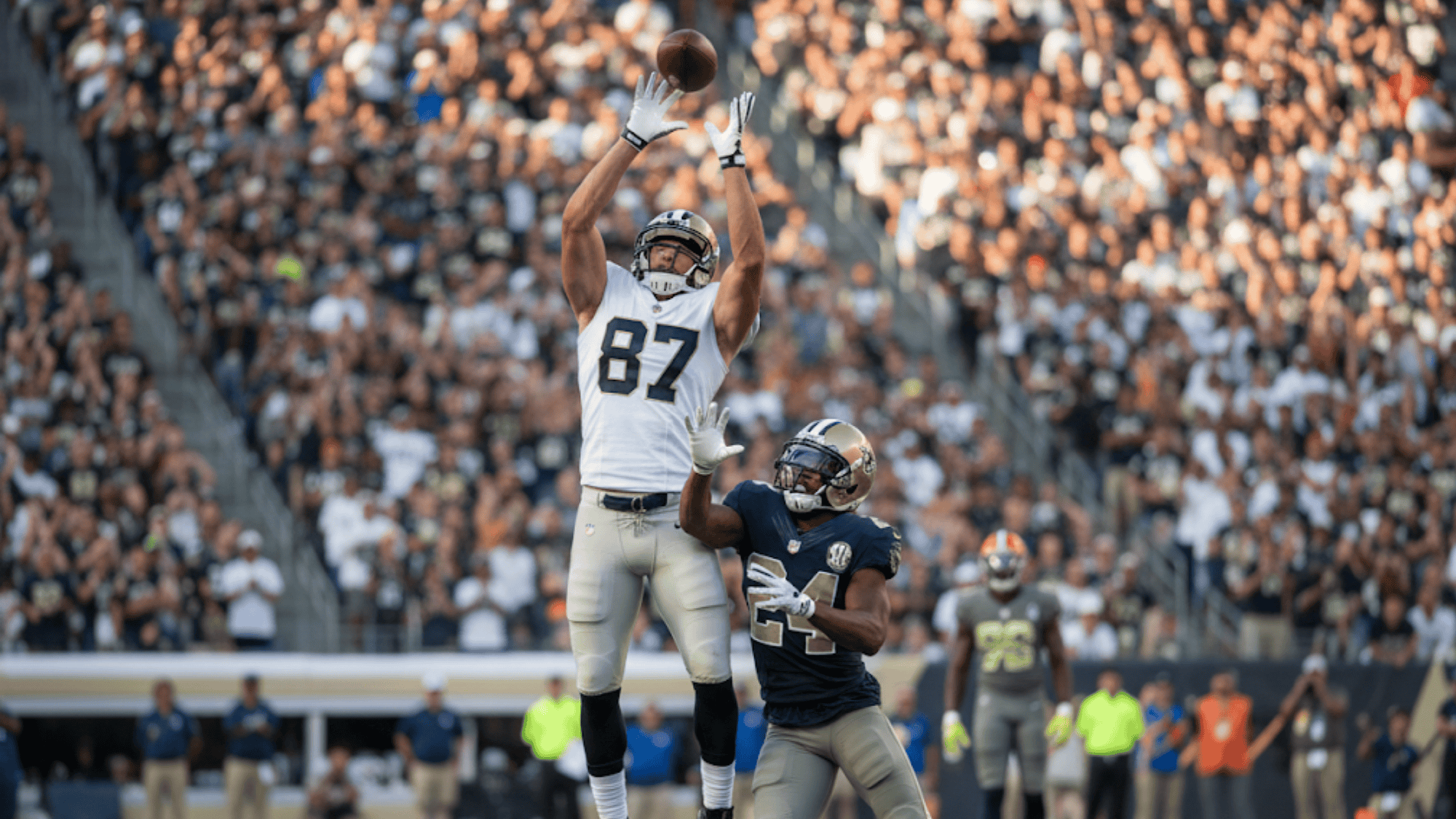 How to Catch a Football: Techniques to Improve Grip and Focus - Concord p2c